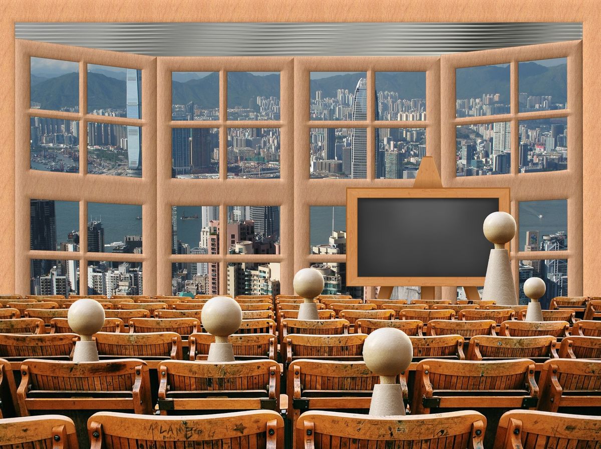 Public lecture at the Diplomatic Academy by Julie Ann Elston and Andy ...